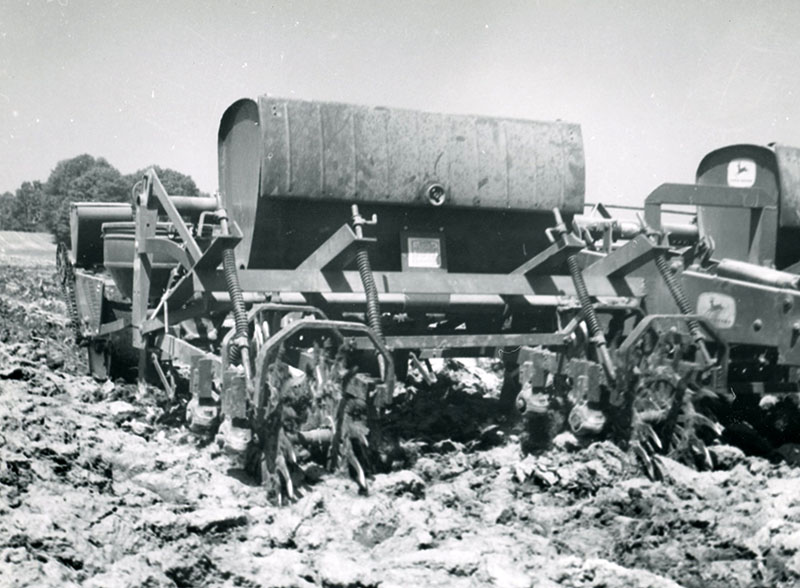 05_16_1963_Kenneth_Putt_Strip_process_corn_planter._the_processing ...