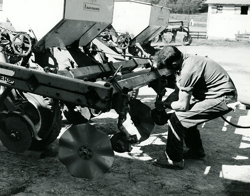 05_24_1972_Richard_Forbes_replaces_the_worn_fluted_coulter_on_the_4_row ...