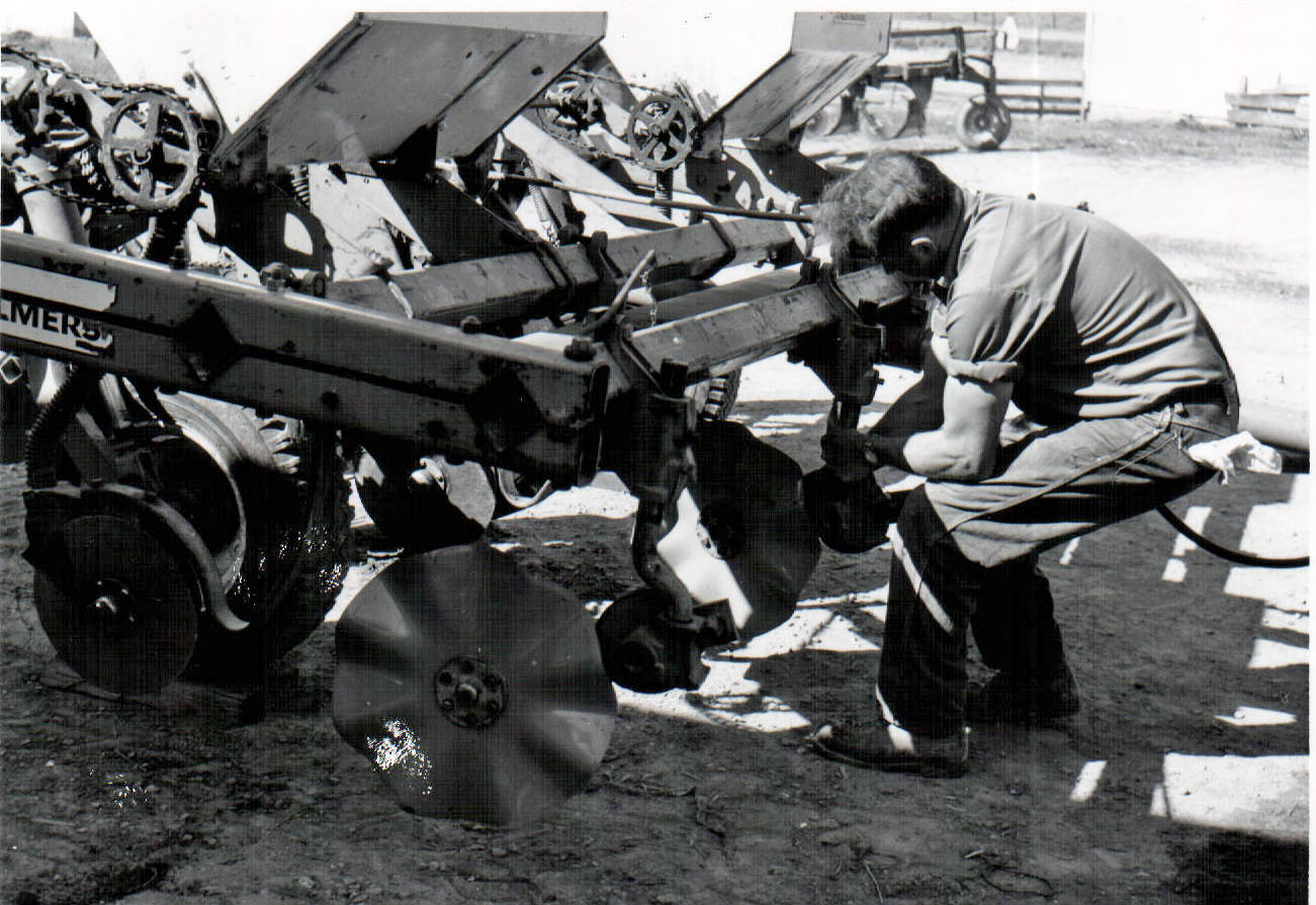 05_24_1972_Richard_Forbes_replaces_the_worn_fluted_coulter_on_the_4_row ...